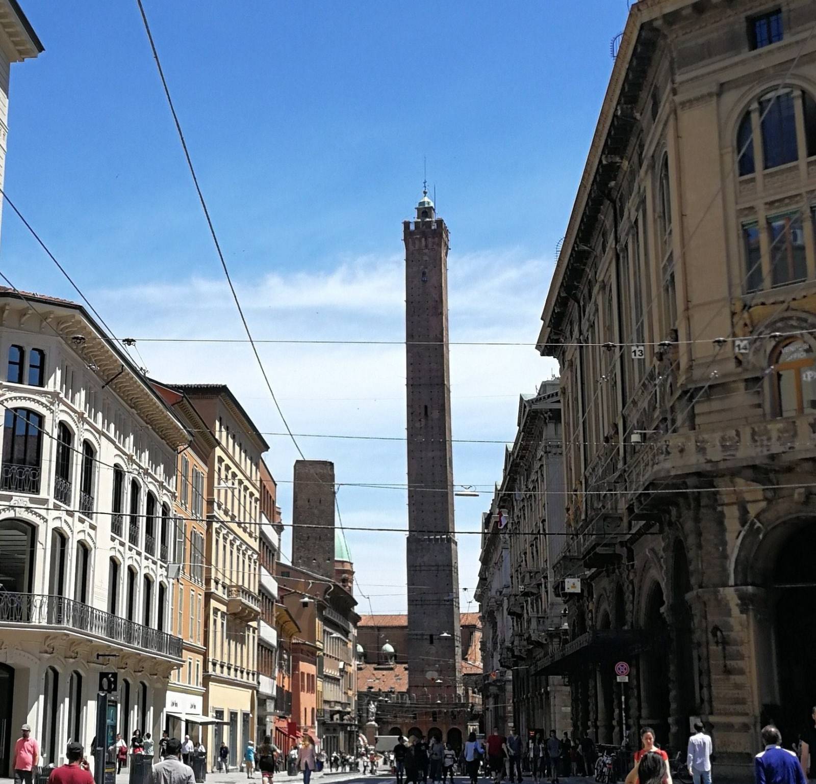 La Via Emilia, parte terza: Bologna | Touring Club Italiano