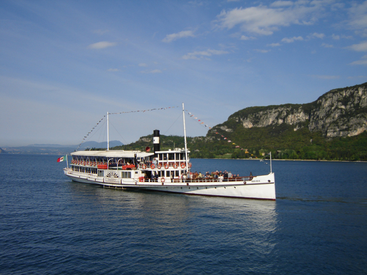 Itinerario in battello sul lago di Garda | Touring Club Italiano