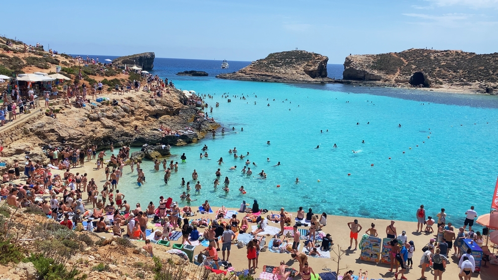 Un biglietto per il mare, a Malta accessi regolati per la Laguna Blu di ...